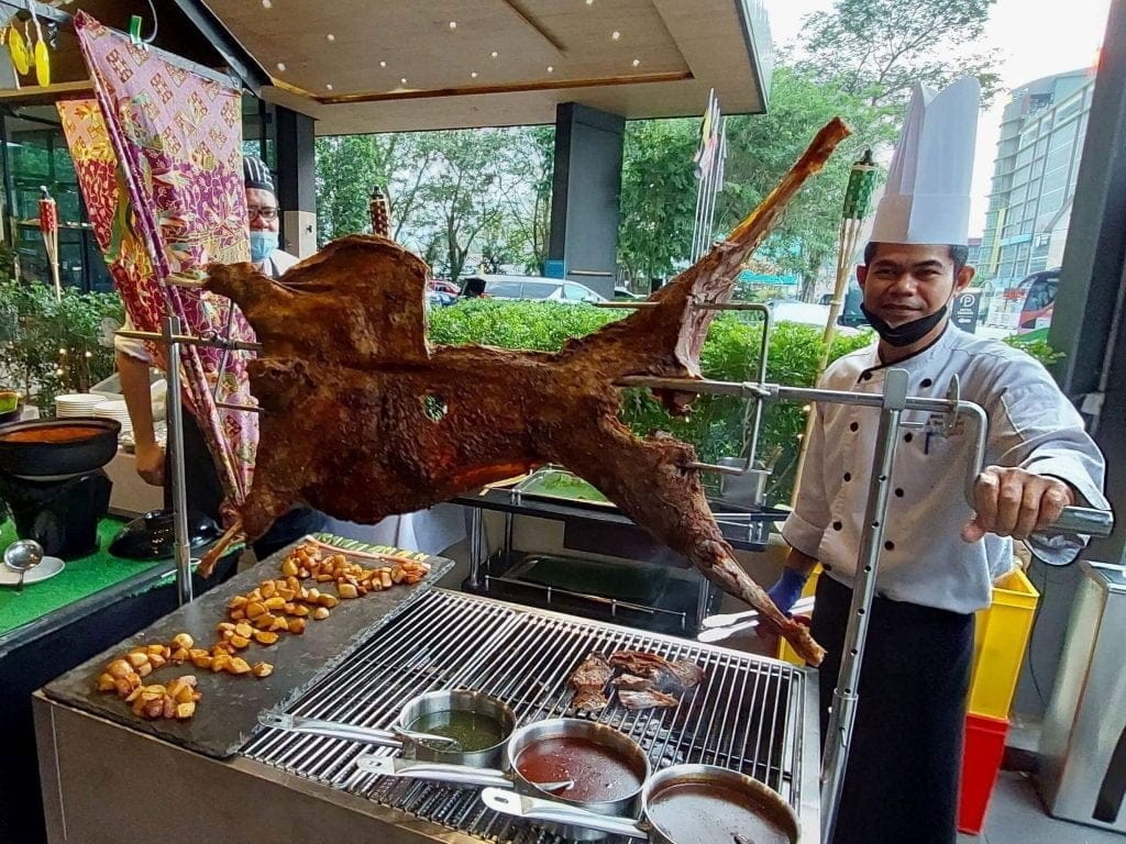 WEIL Hotel Ipoh’s Tradisi Warisan Bonda Ramadan Buffet Boasts Over a ...