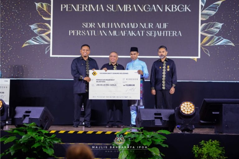 Kelab Bakti Gunung Keledang with Datuk (Dr) M. Nasir Charity Gala ...