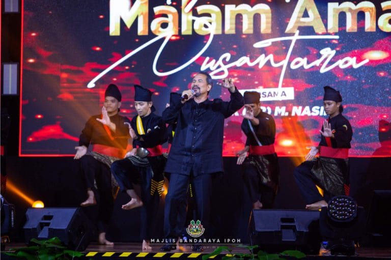 Kelab Bakti Gunung Keledang with Datuk (Dr) M. Nasir Charity Gala ...